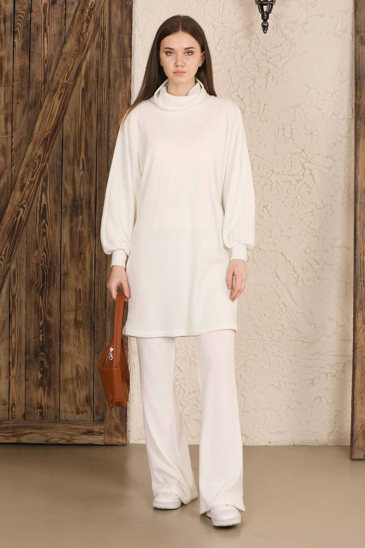 Buy Turtleneck Knitwear Spanish Suit Ecru - Zülays